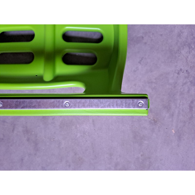 Green child sledge